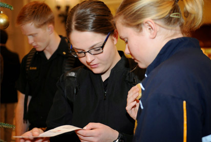 USNA Spreads Holiday Cheer in Annapolis :: USNA News...